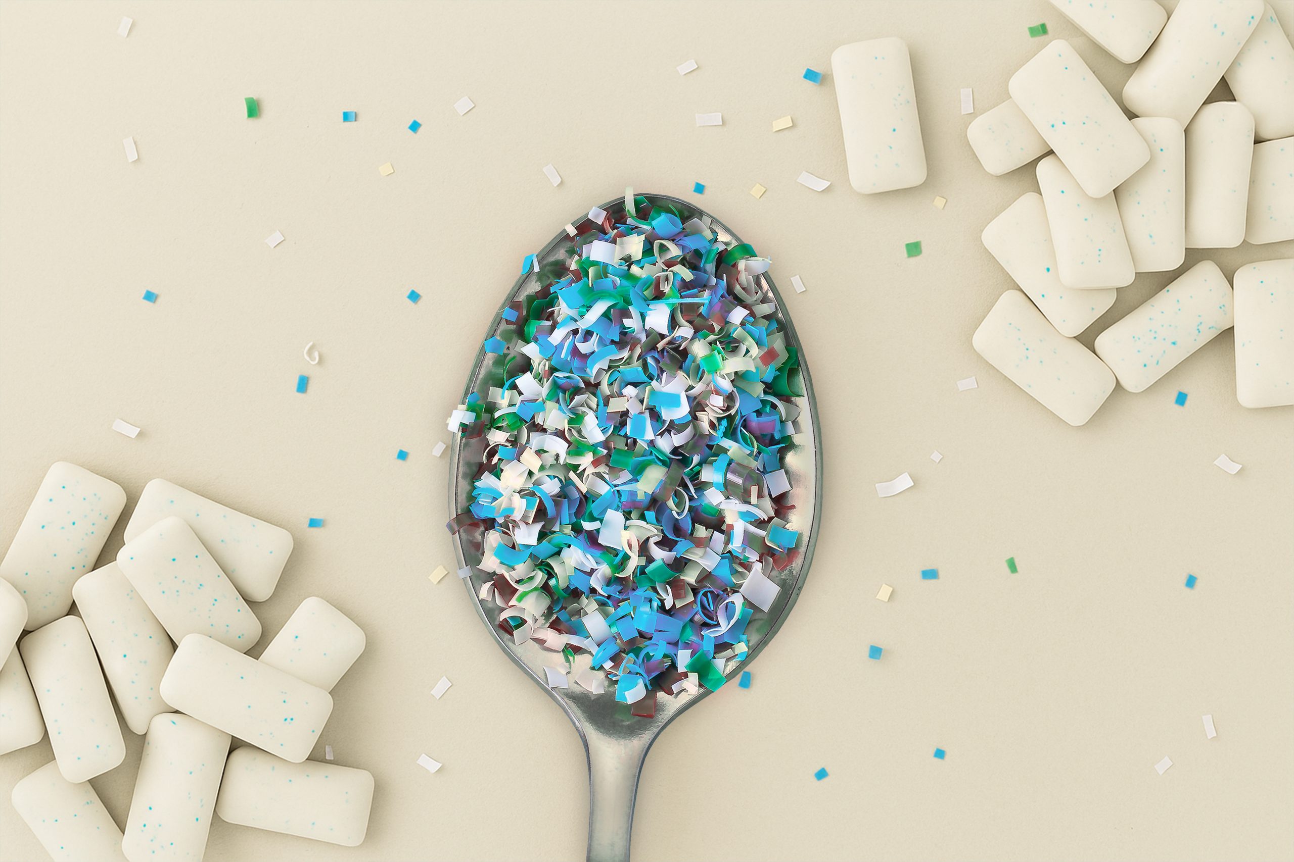 Chewing gum releases 1/4 MILLION microplastics into the HUMAN body ...